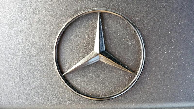 Fotogalerie Mercedes-Benz C - znak na motoru - MOJE.AUTO.CZ